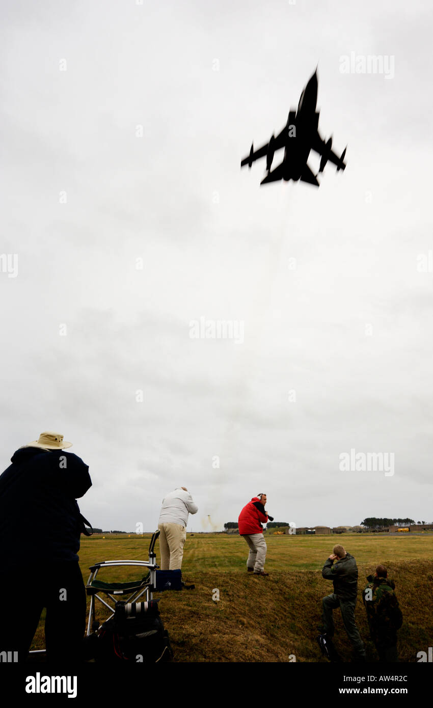 Tornado tief fliegende flugzeuge schottland -Fotos und -Bildmaterial in ...
