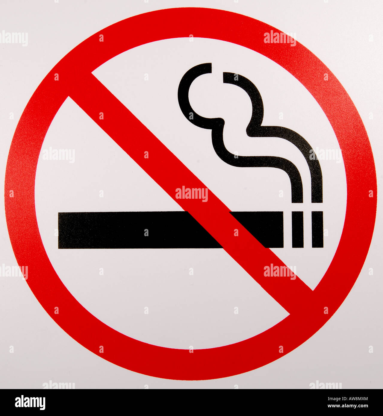 Rauchen verboten zeichen -Fotos und -Bildmaterial in hoher Auflösung ...