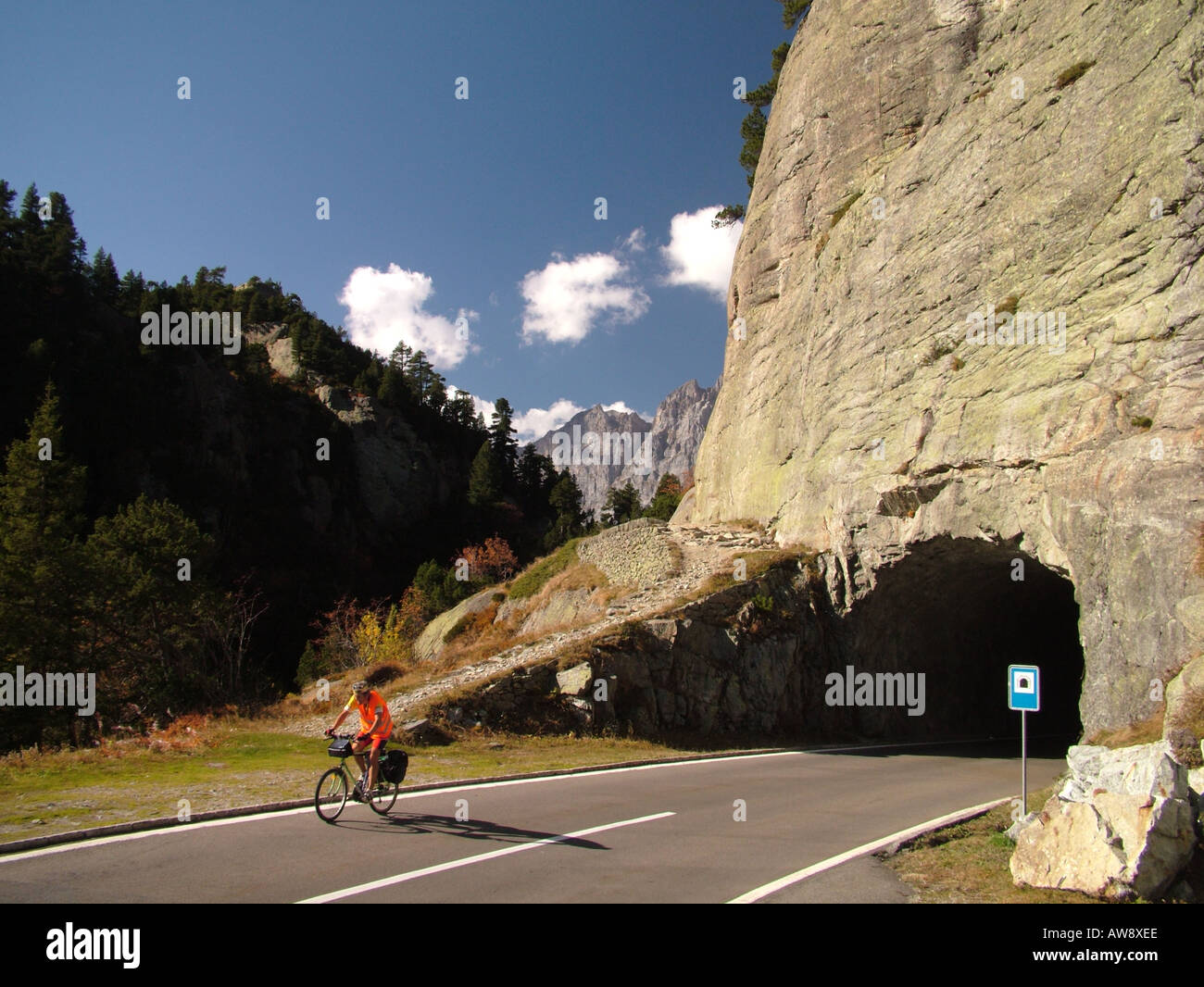 Susten pass tunnel switzerland -Fotos und -Bildmaterial in hoher ...