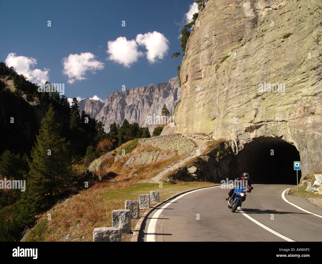 Susten pass tunnel switzerland -Fotos und -Bildmaterial in hoher ...