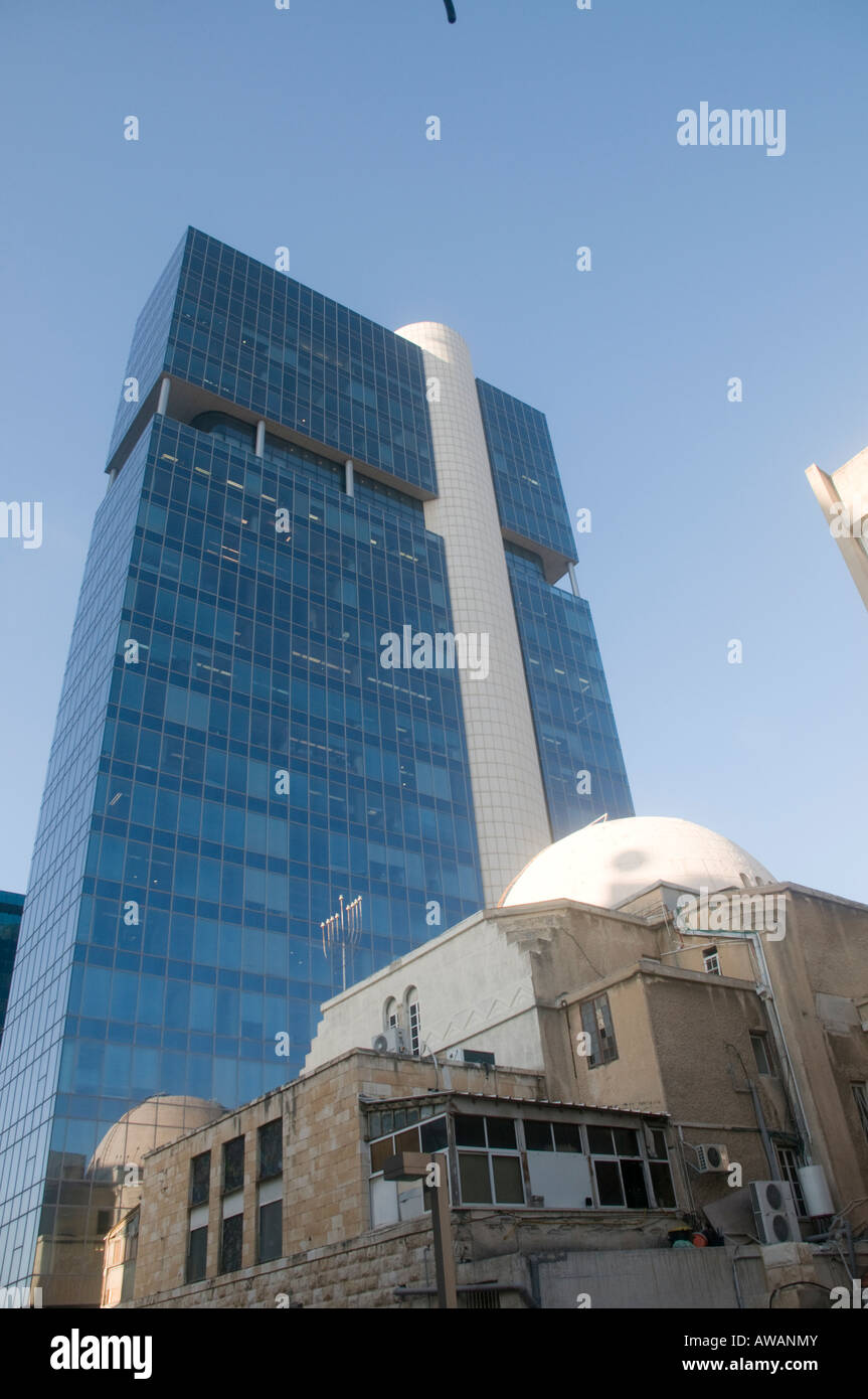 Israel Tel Aviv eine alte Synagoge reflektieren im Glas Abstellgleis ...