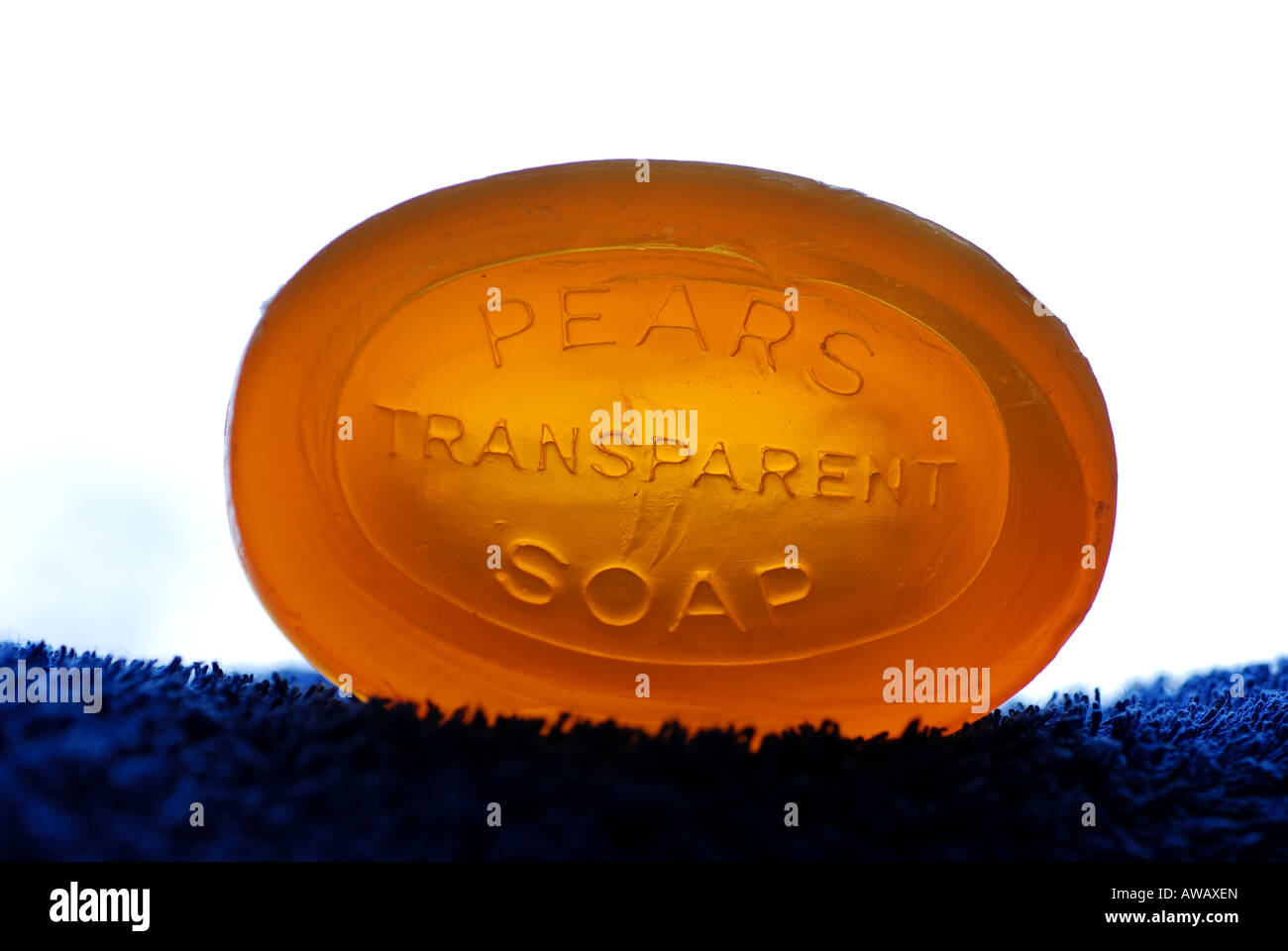 Birnen transparente seife -Fotos und -Bildmaterial in hoher Auflösung ...