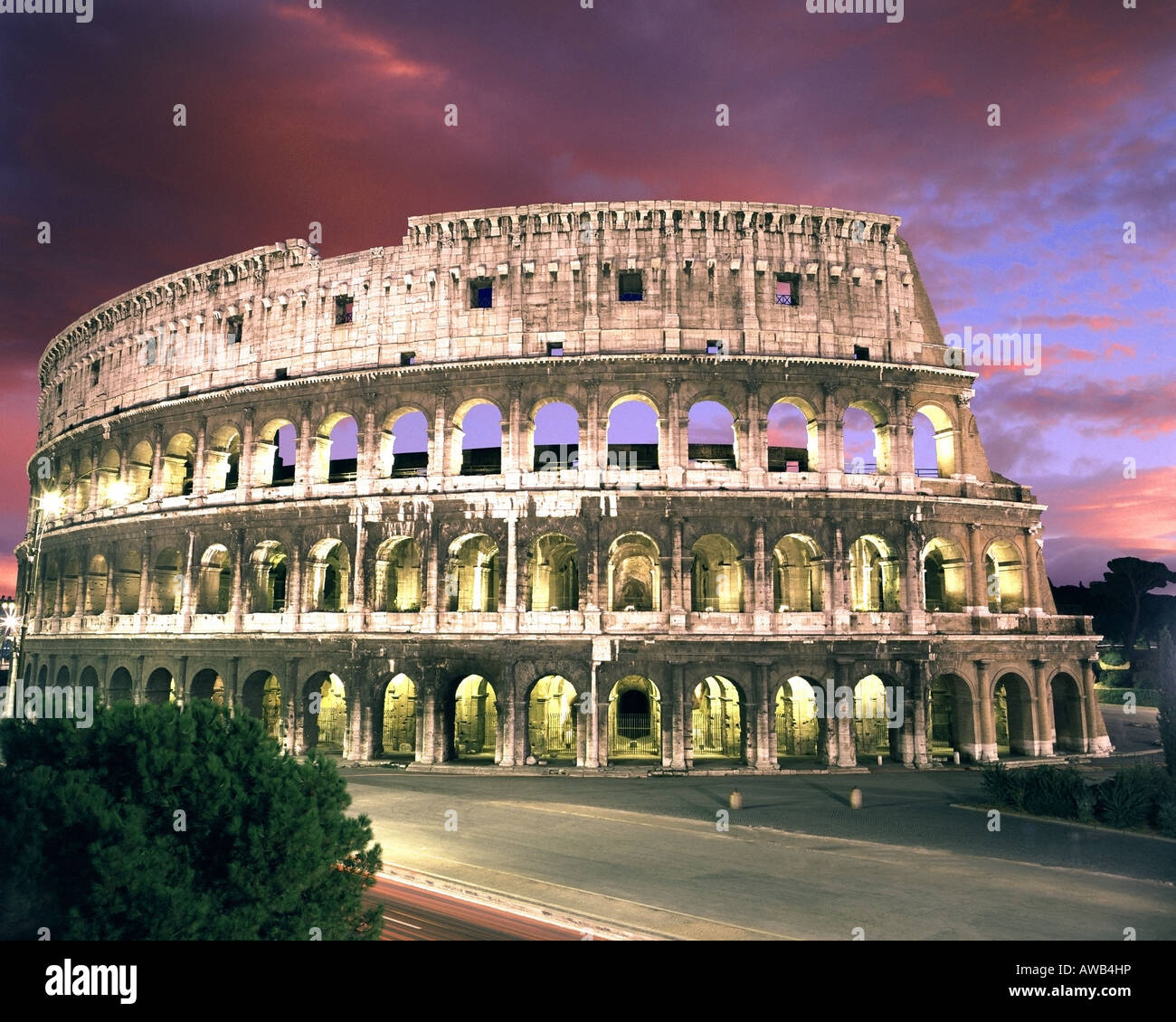 IT - Rom: Das Kolosseum bei Nacht Stockfotografie - Alamy