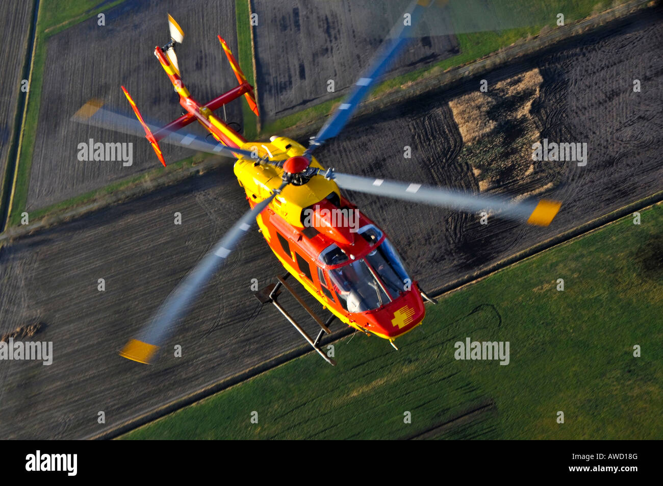 Eurocopter Medicopter BK 117 im Flug Stockfotografie - Alamy