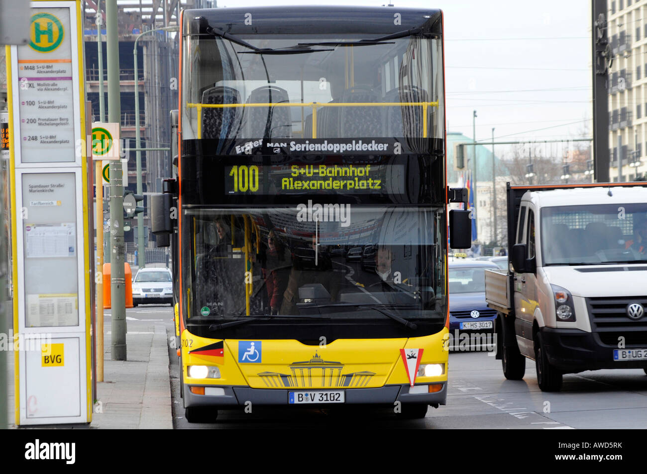 Linie 100 -Fotos und -Bildmaterial in hoher Auflösung – Alamy