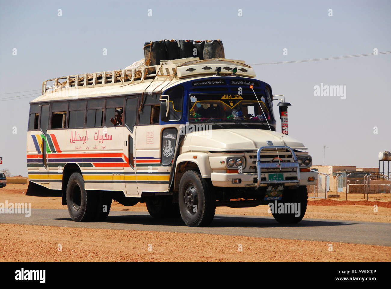 Afrikanischer bus -Fotos und -Bildmaterial in hoher Auflösung – Alamy