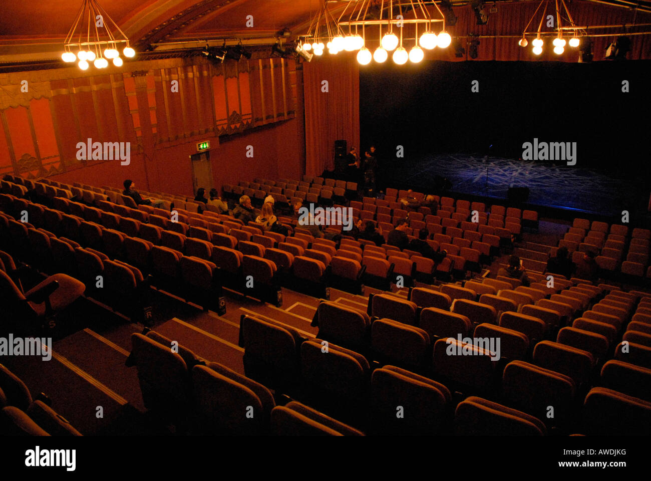 Tanzhaus manchester -Fotos und -Bildmaterial in hoher Auflösung – Alamy