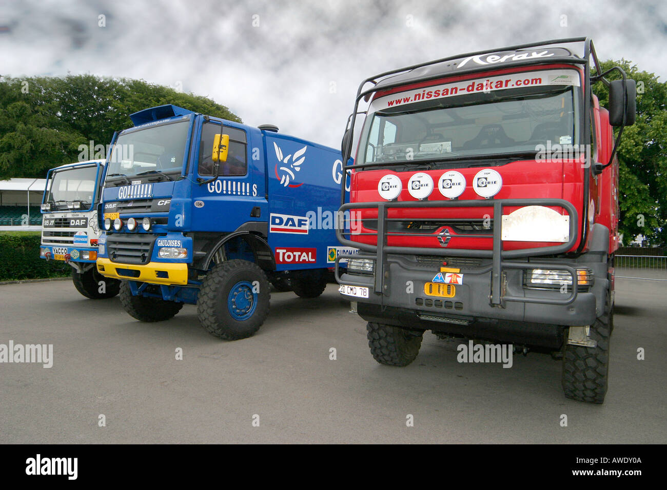 Blauer nissan lkw -Fotos und -Bildmaterial in hoher Auflösung – Alamy