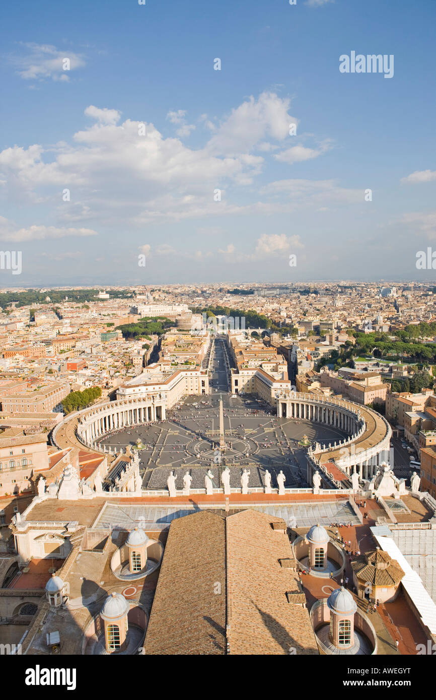 Skulpturen in der spitze der michelangelos kuppel -Fotos und -Bildmaterial in hoher Auflösung ...