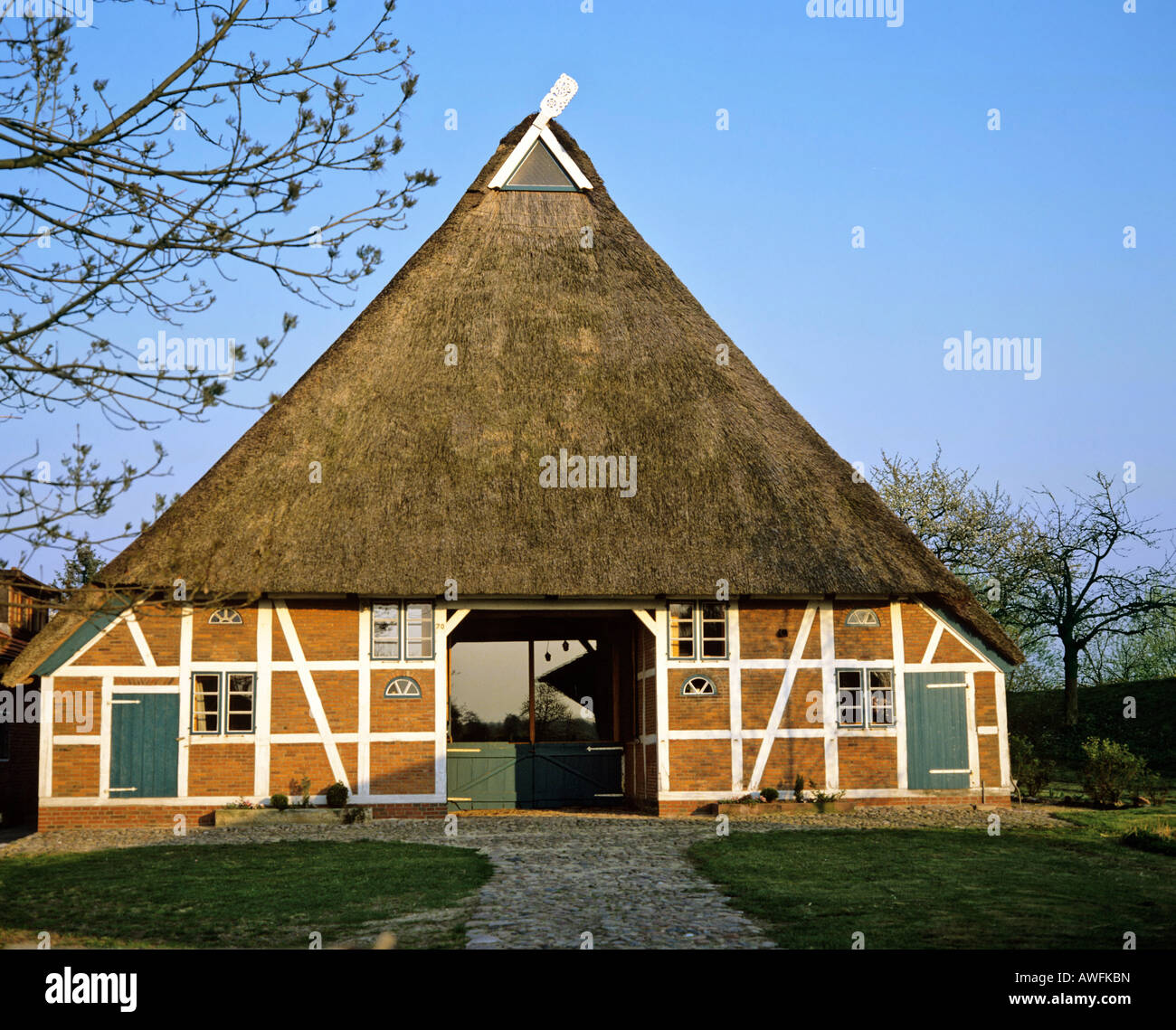 Norddeutsches bauernhaus -Fotos und -Bildmaterial in hoher Auflösung – Alamy