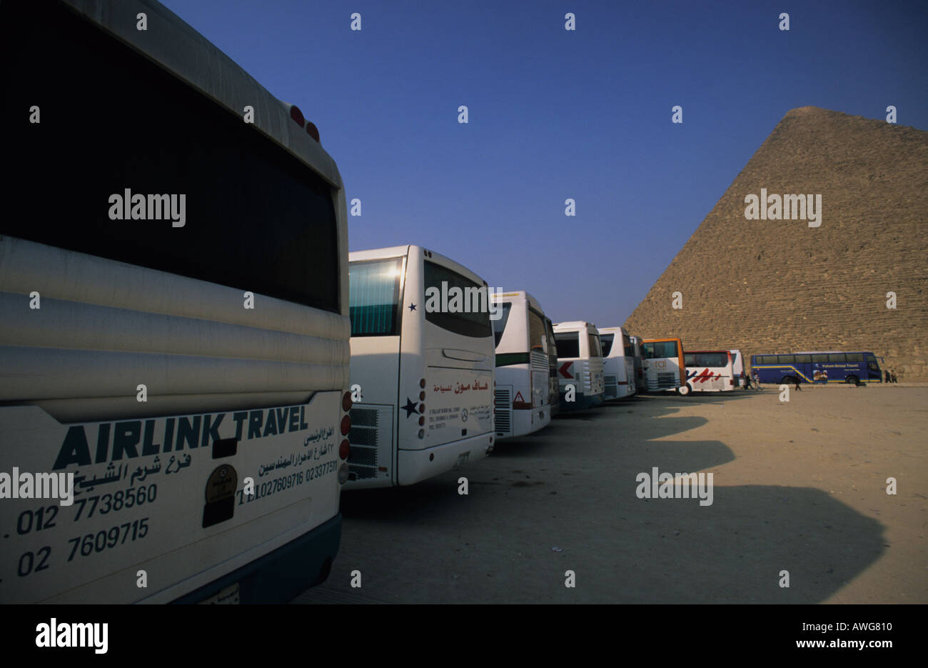 Pyramids giza buses -Fotos und -Bildmaterial in hoher Auflösung – Alamy