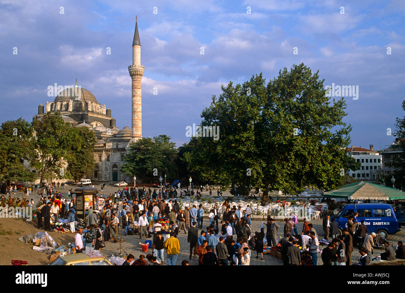 Atatürk statue moschee -Fotos und -Bildmaterial in hoher Auflösung – Alamy