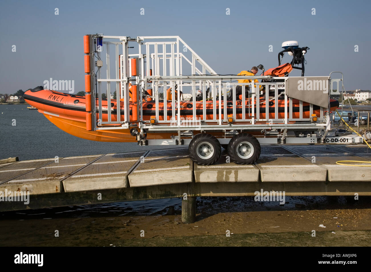 Traktor startet rettungsboot -Fotos und -Bildmaterial in hoher ...