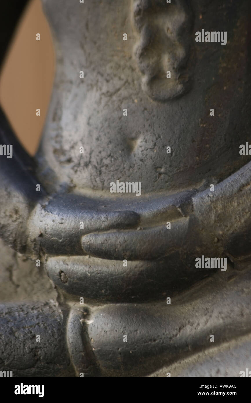 Buddha sitzt beten -Fotos und -Bildmaterial in hoher Auflösung – Alamy