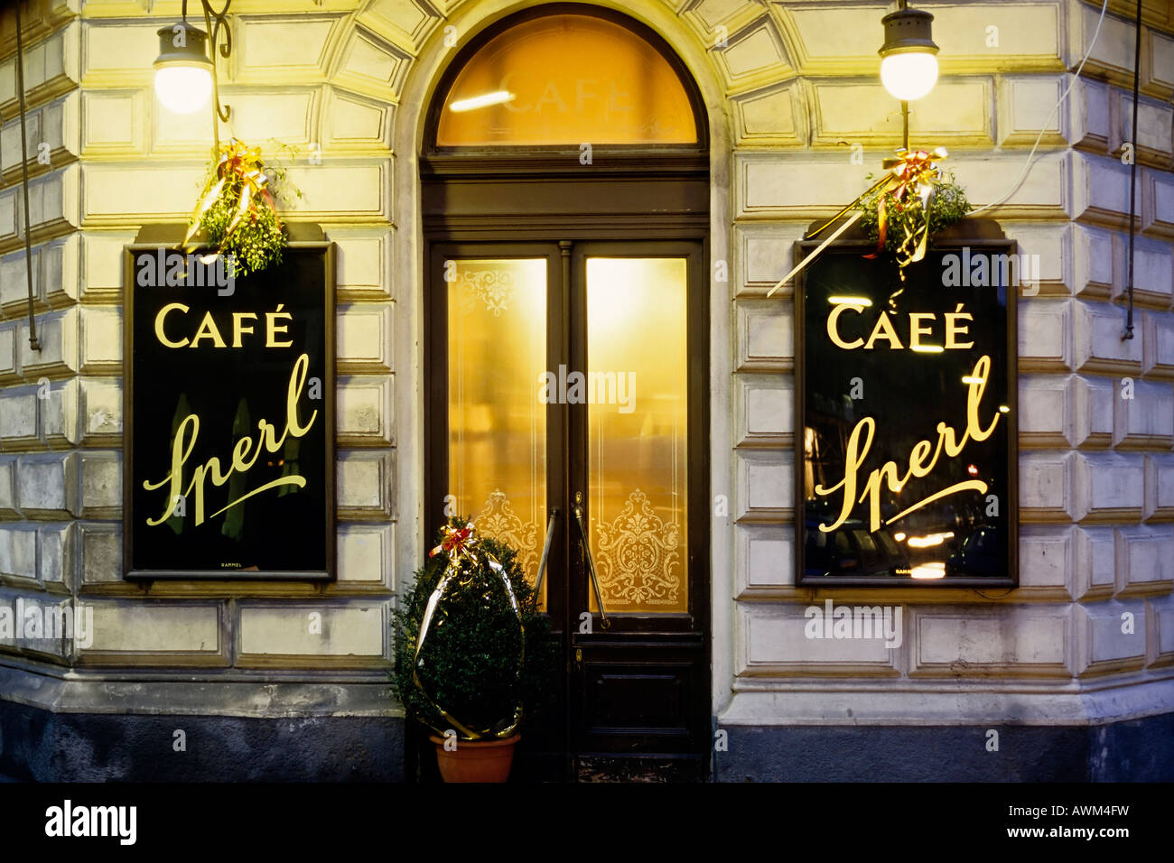 Traditionelles wiener kaffeehaus -Fotos und -Bildmaterial in hoher ...