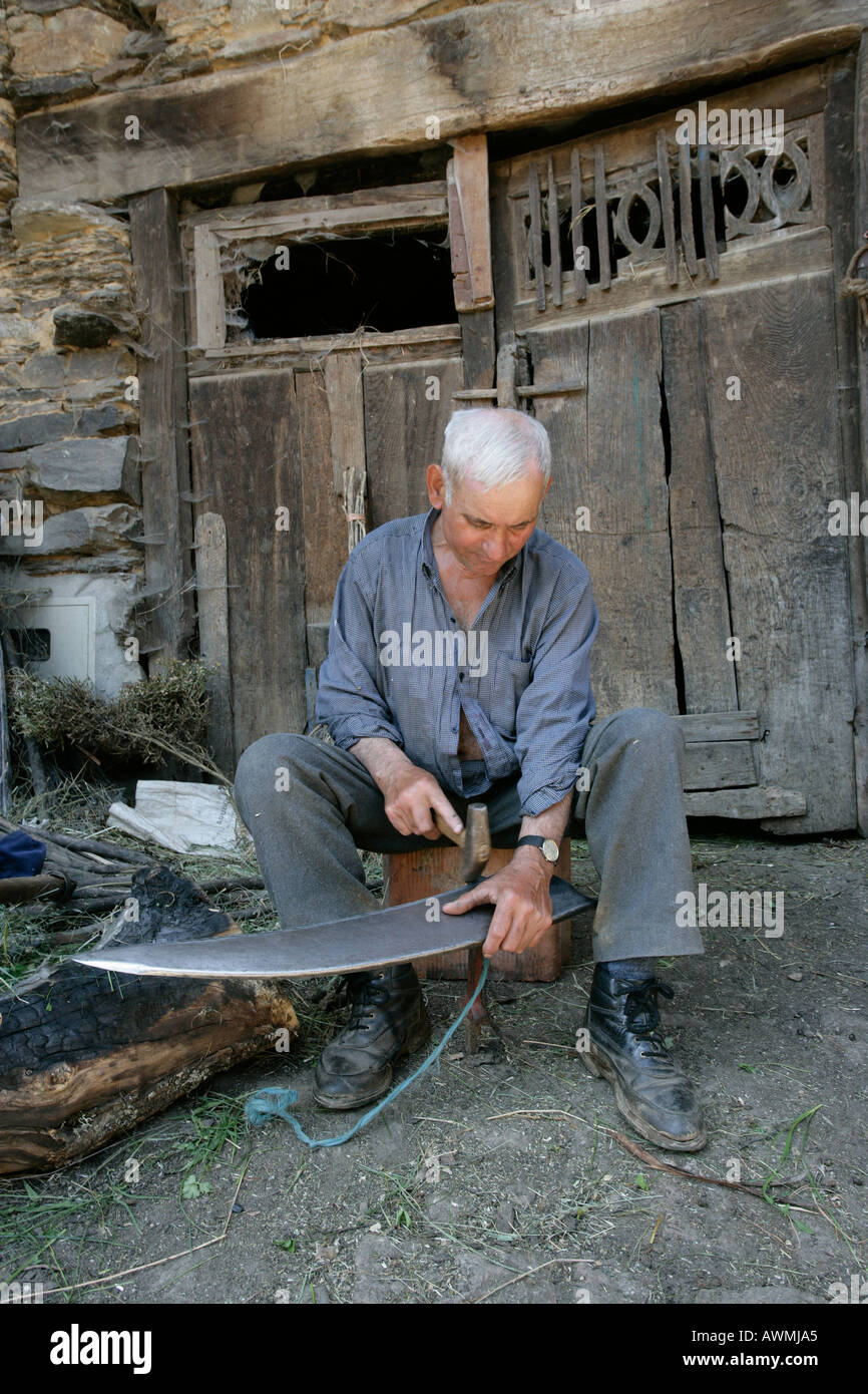 Der mann mit der sense -Fotos und -Bildmaterial in hoher Auflösung – Alamy