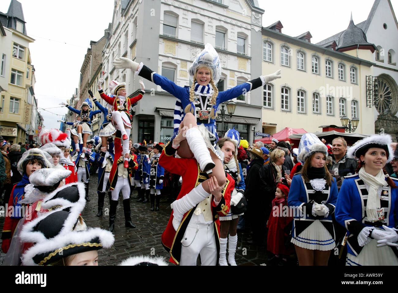 Rheinland karneval funkenmariechen -Fotos und -Bildmaterial in hoher ...