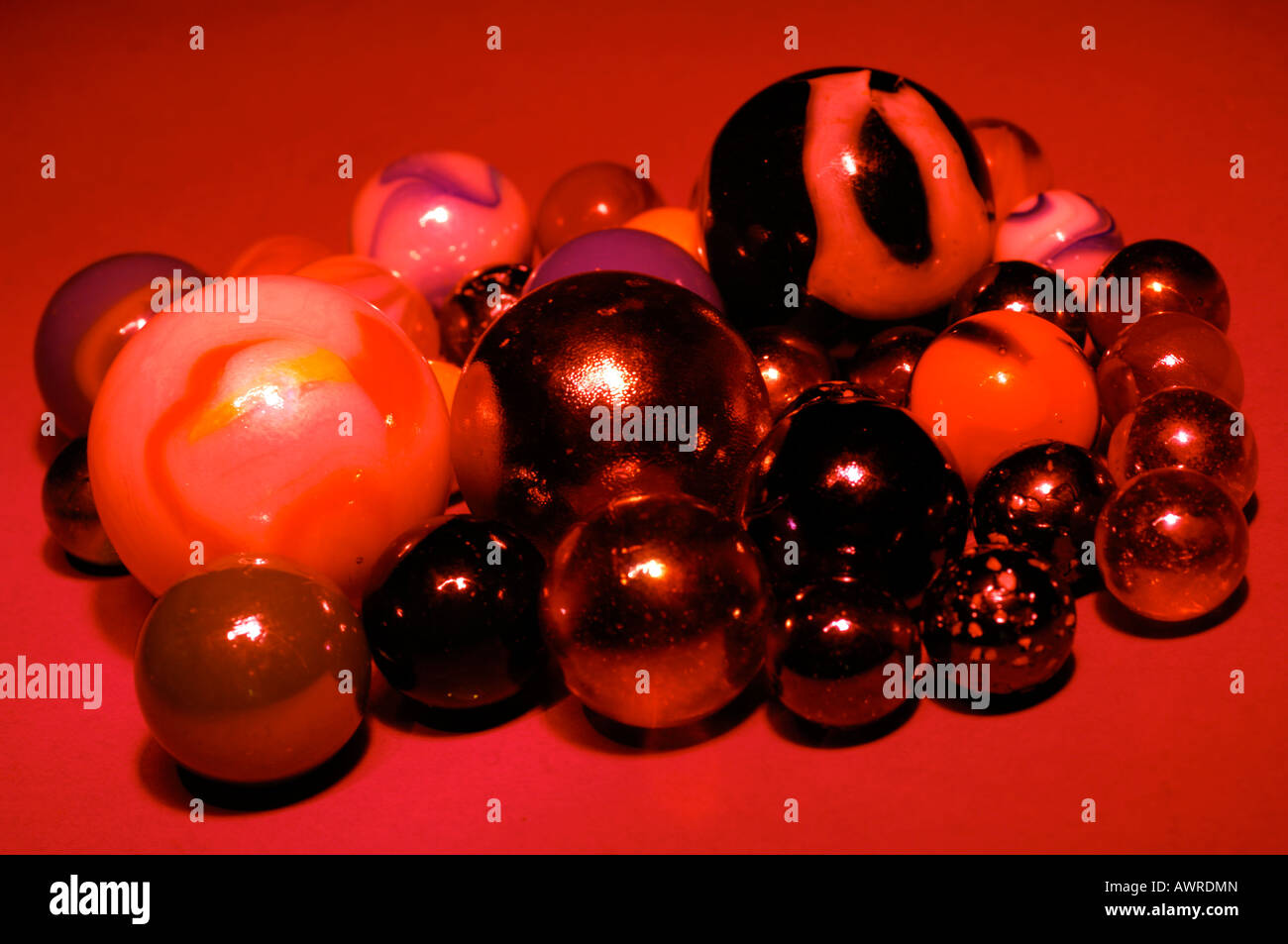 Kinder murmeln -Fotos und -Bildmaterial in hoher Auflösung – Alamy