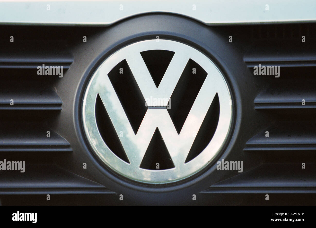 Vw logo sign volkswagen -Fotos und -Bildmaterial in hoher Auflösung – Alamy