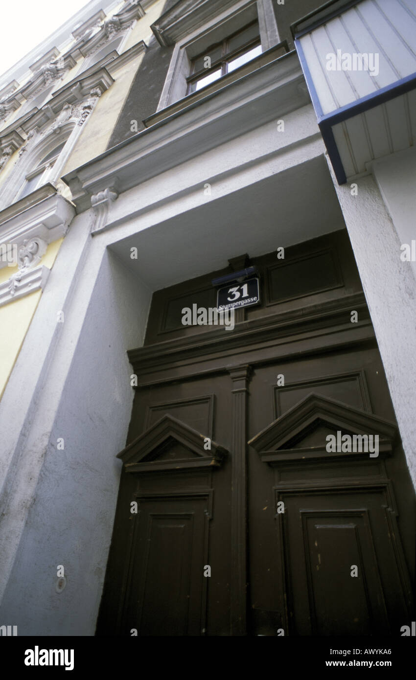 Tür, Stumpergasse 31, lebte die unauffällige Vienna Apartment-Gebäude ...