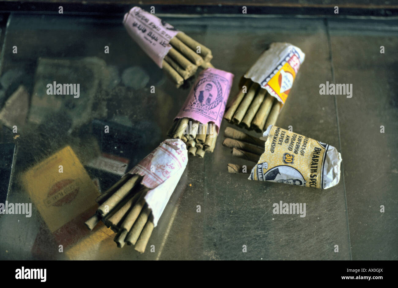 Bidi indian cigarette -Fotos und -Bildmaterial in hoher Auflösung – Alamy