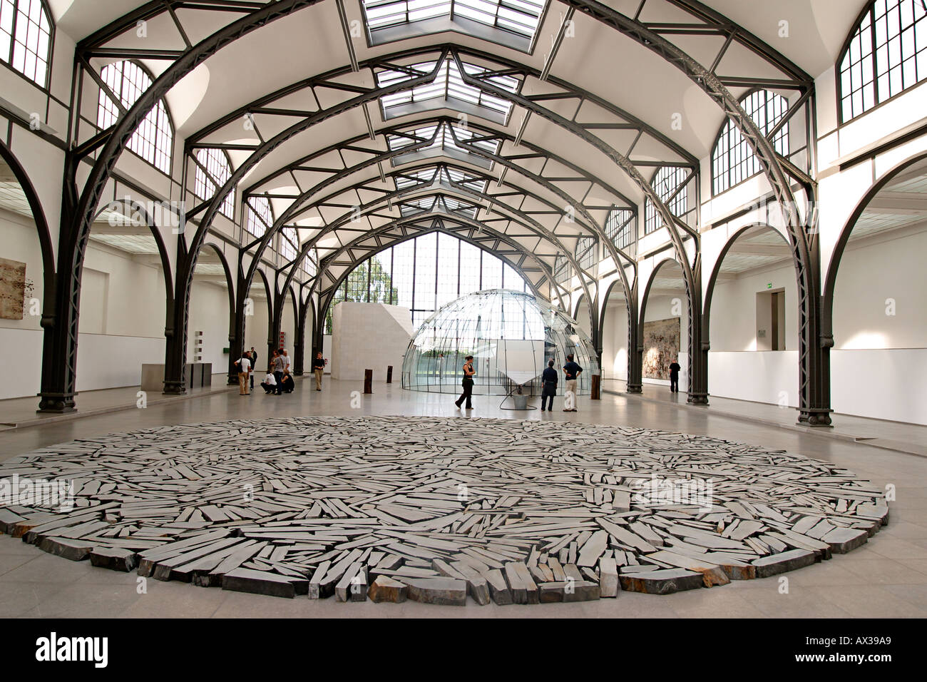 Berlin Hamburger Bahnhof in Berlin-Mitte-Museum Ausstellung indoor ... Berlin Hamburger Bahnhof in Berlin-Mitte-Museum Ausstellung indoor ...
