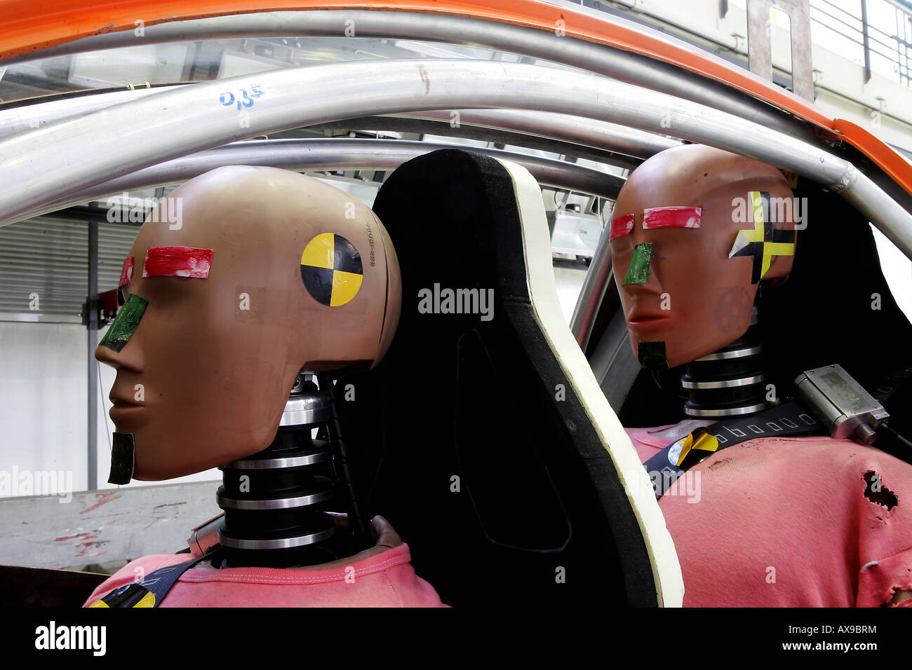 Crashtest dummies -Fotos und -Bildmaterial in hoher Auflösung – Alamy