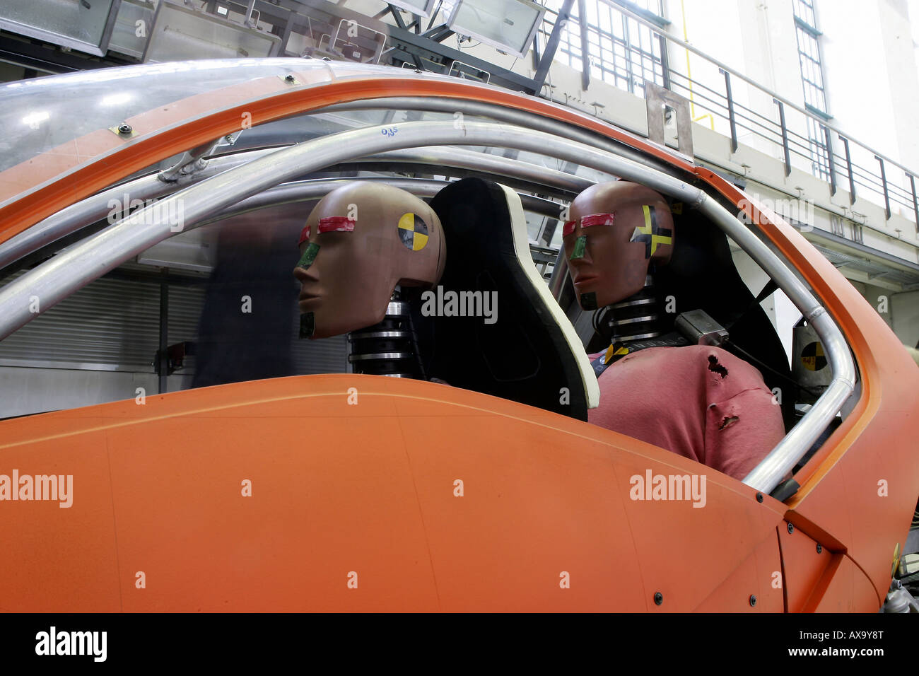 Crash auto dummy -Fotos und -Bildmaterial in hoher Auflösung – Alamy
