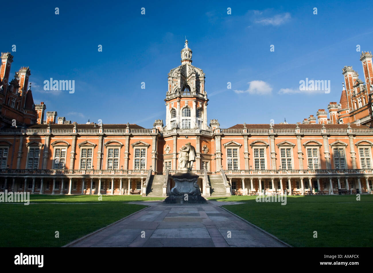 Royal holloway university -Fotos und -Bildmaterial in hoher Auflösung ...