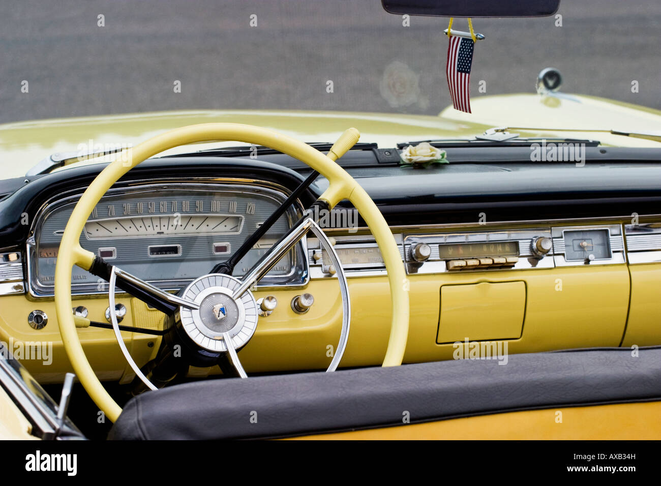 Fifties american car interior -Fotos und -Bildmaterial in hoher ...