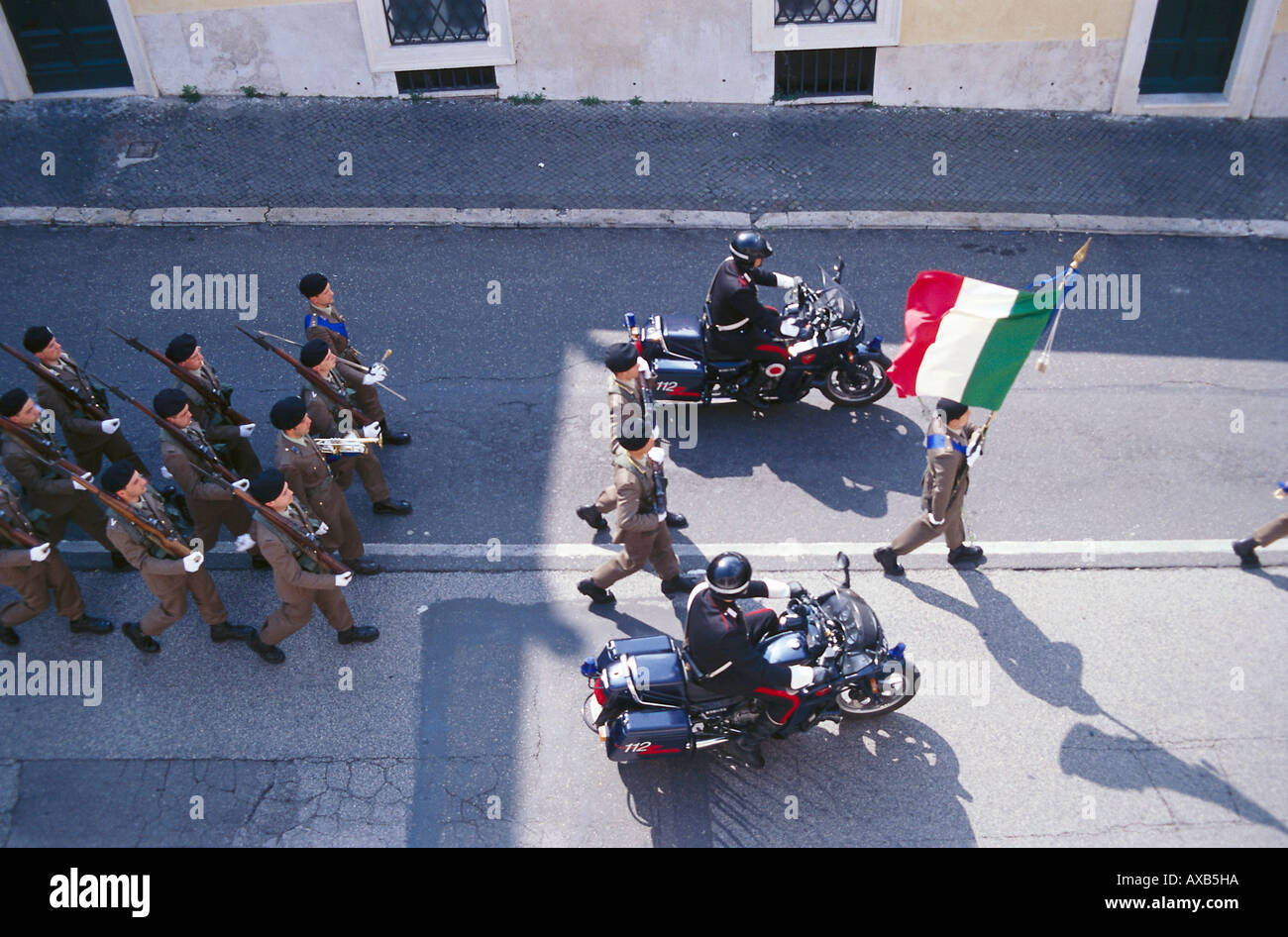 Military parade italy -Fotos und -Bildmaterial in hoher Auflösung – Alamy
