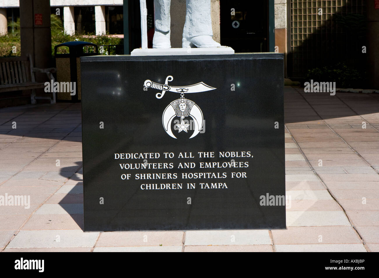 Basis der Shriner es Krankenhaus Statue Shriner und eines Kindes ...