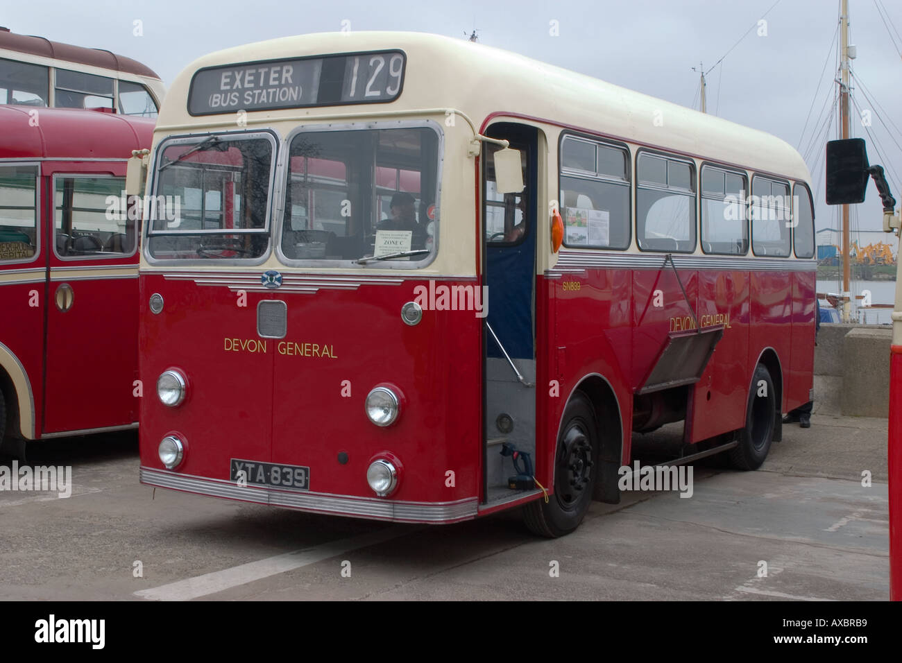 1958 bus -Fotos und -Bildmaterial in hoher Auflösung – Alamy
