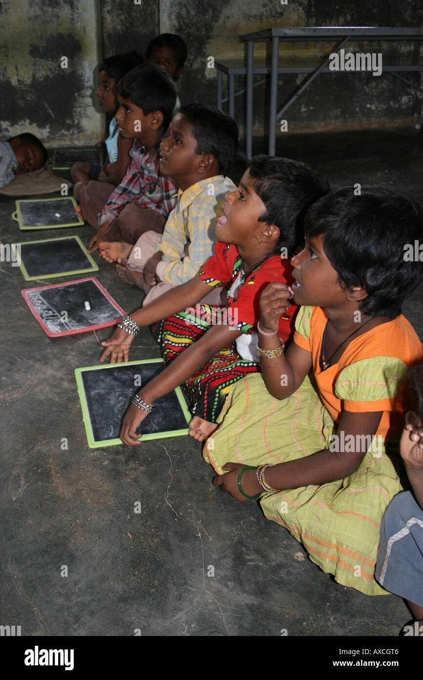 Kindergartenkinder indien -Fotos und -Bildmaterial in hoher Auflösung ...