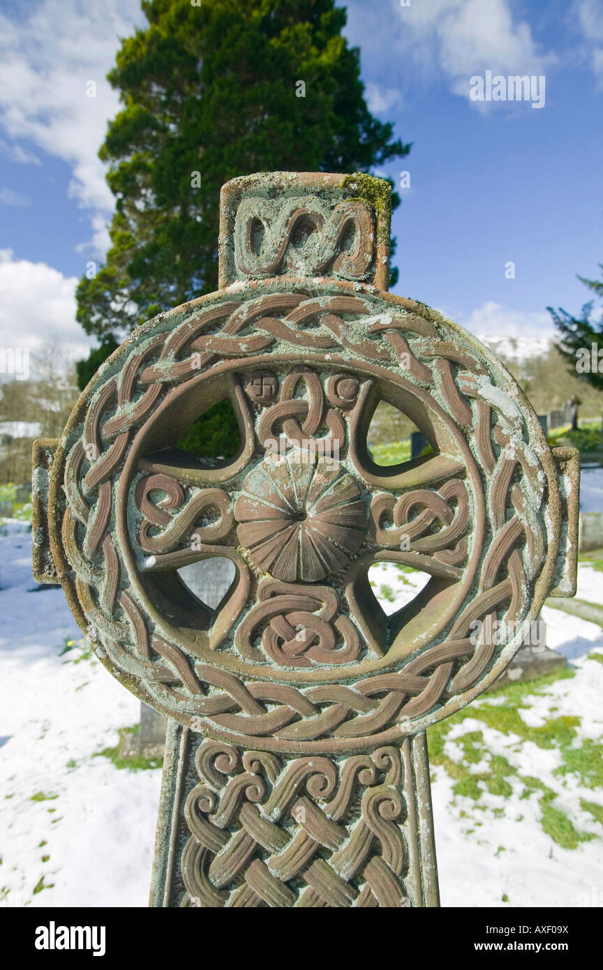 Grabstein mit kreuz -Fotos und -Bildmaterial in hoher Auflösung – Alamy