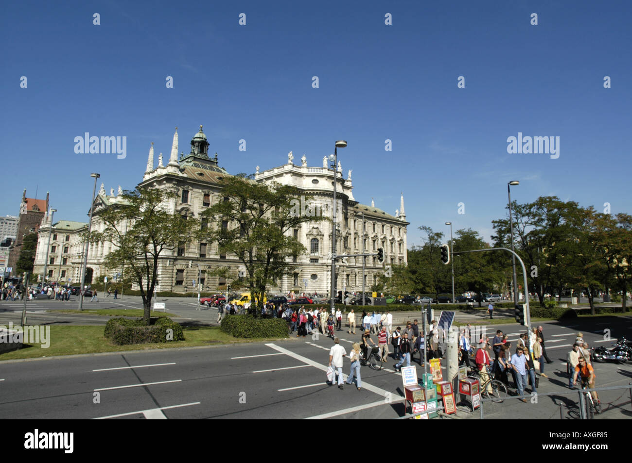 Verkehr stachus münchen -Fotos und -Bildmaterial in hoher Auflösung – Alamy