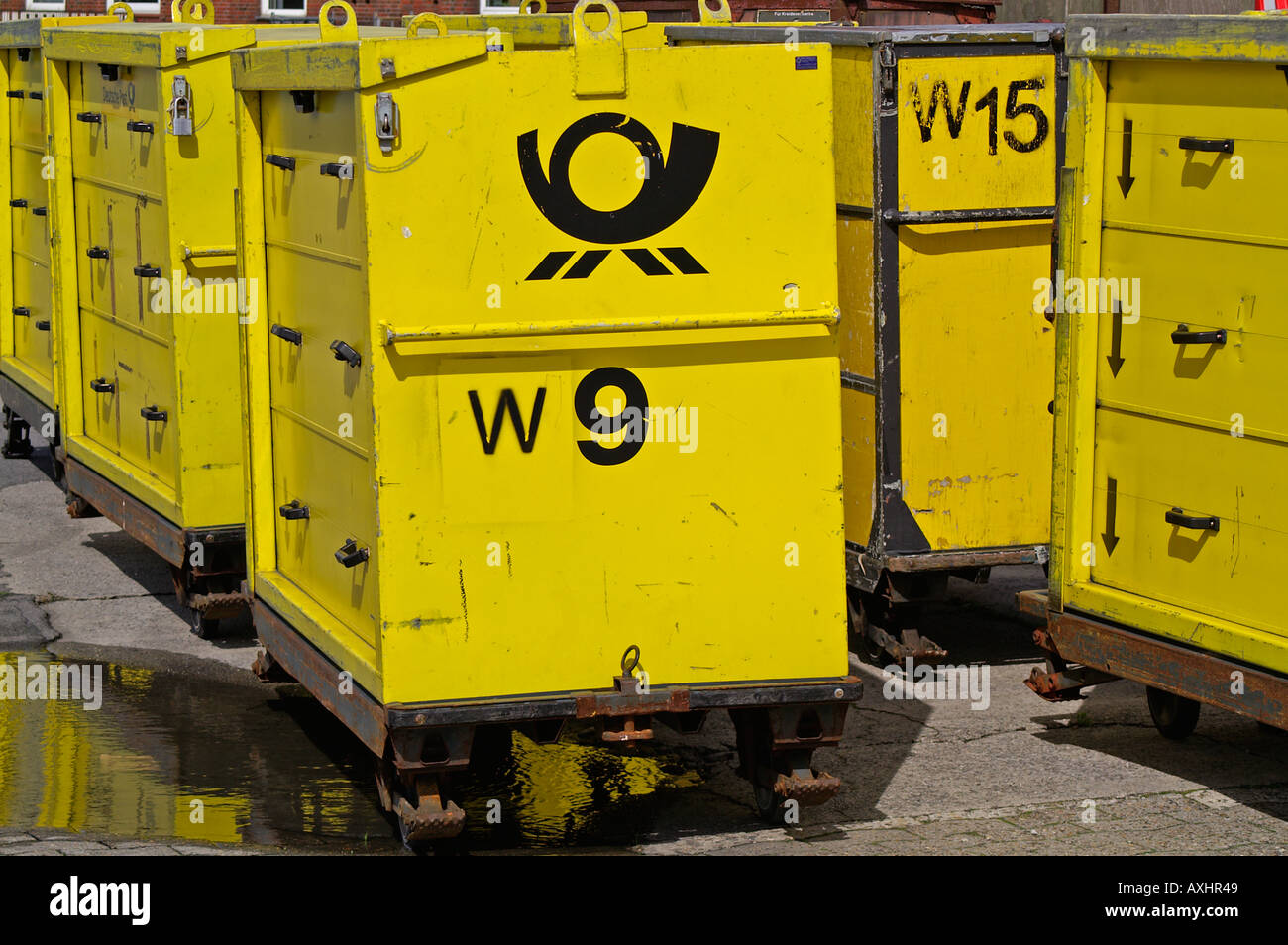 Yellow post box german post -Fotos und -Bildmaterial in hoher Auflösung ...
