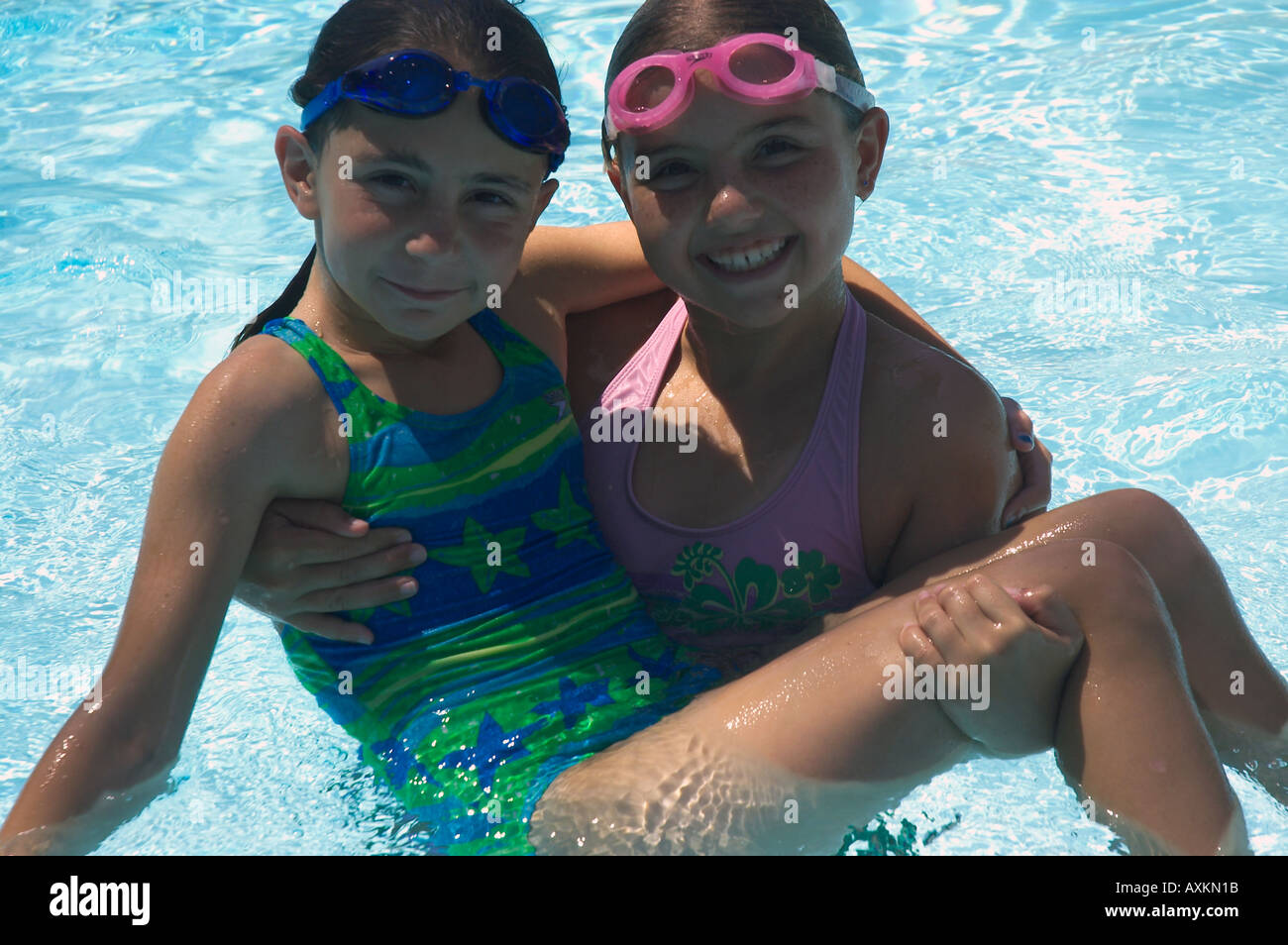 Mädchen kind baden wasser 10 -Fotos und -Bildmaterial in hoher ...