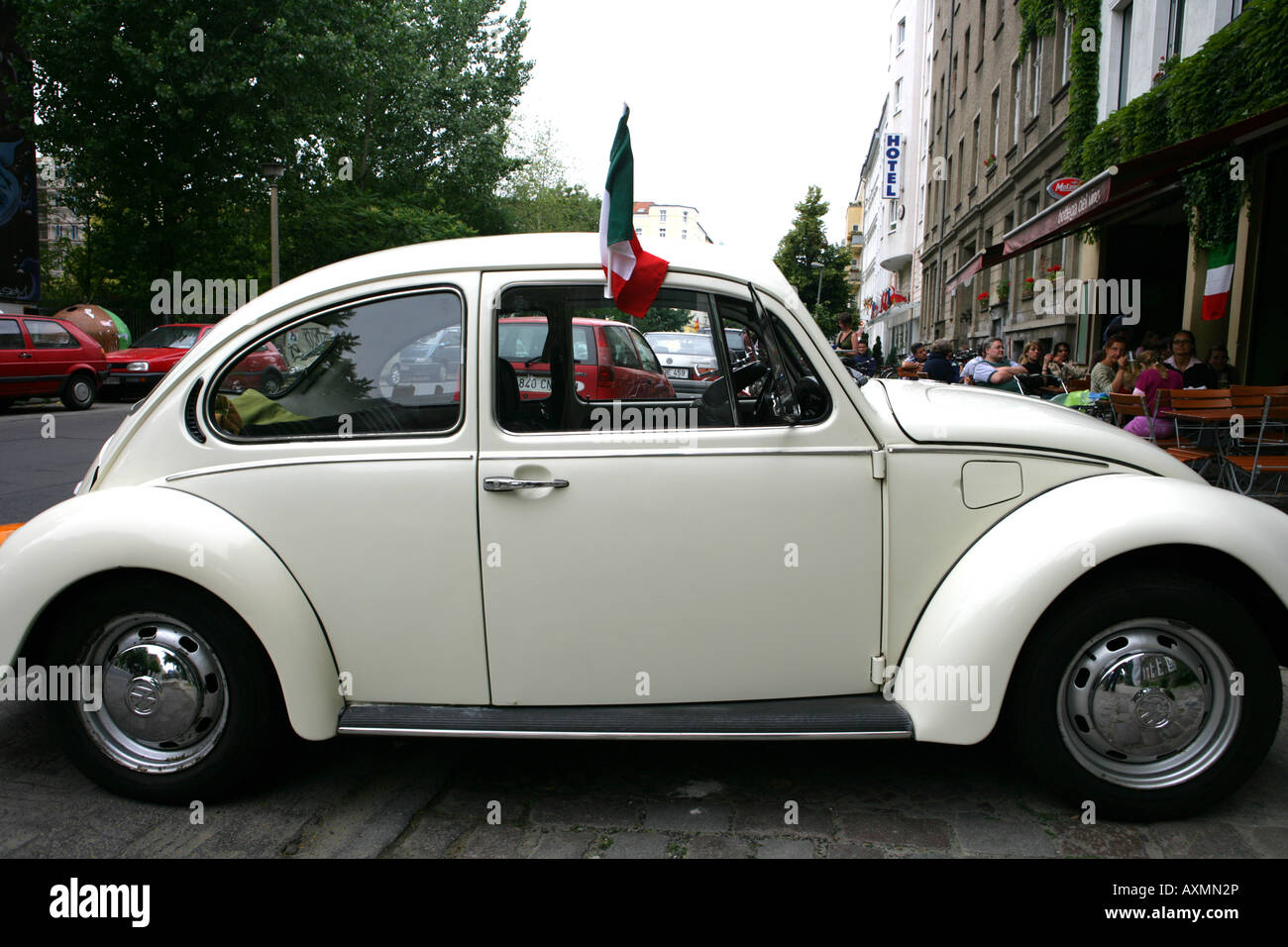 Deutsches auto in italien -Fotos und -Bildmaterial in hoher Auflösung ...