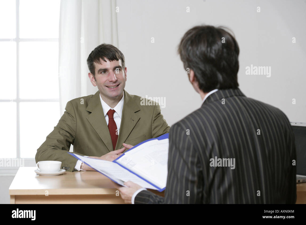 Interview vorstellen -Fotos und -Bildmaterial in hoher Auflösung – Alamy