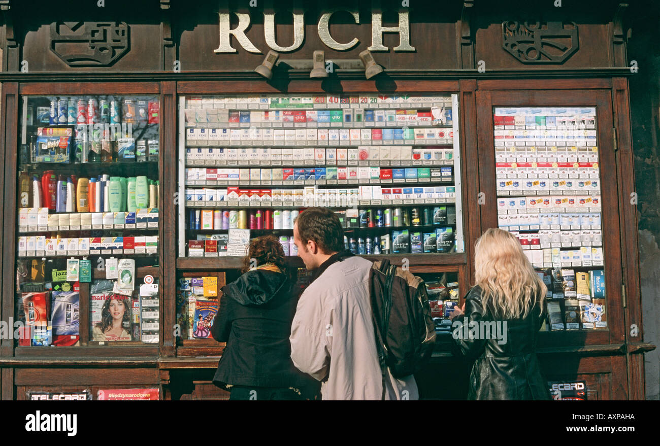 Cigarette kiosk -Fotos und -Bildmaterial in hoher Auflösung – Alamy