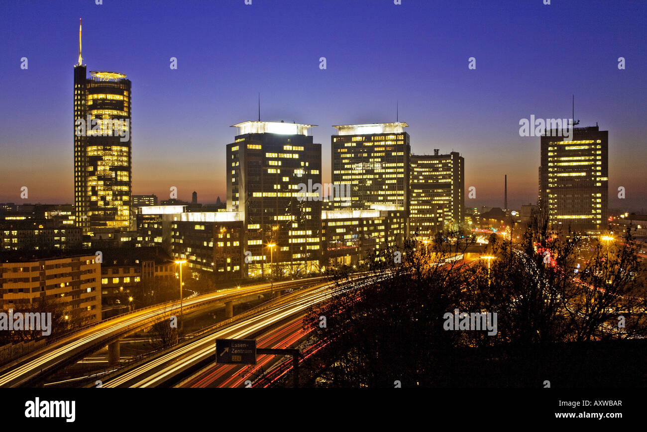 Skyline von essen im abendlicht -Fotos und -Bildmaterial in hoher ...