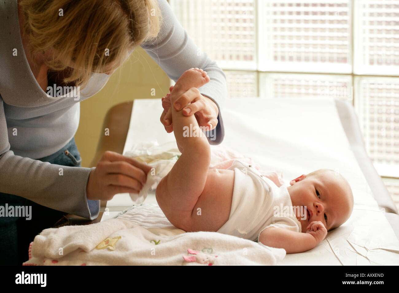 Soiled nappy -Fotos und -Bildmaterial in hoher Auflösung – Alamy