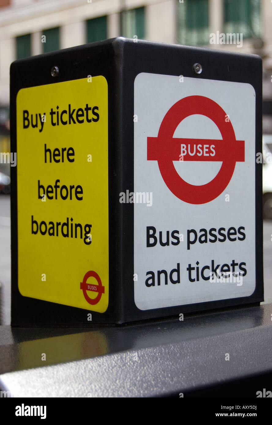 Londoner busse rund -Fotos und -Bildmaterial in hoher Auflösung – Alamy