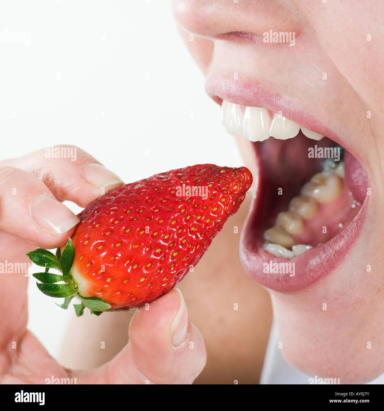 Studio Detail Mund auf isolierte Hintergrund einer jungen schönen ...