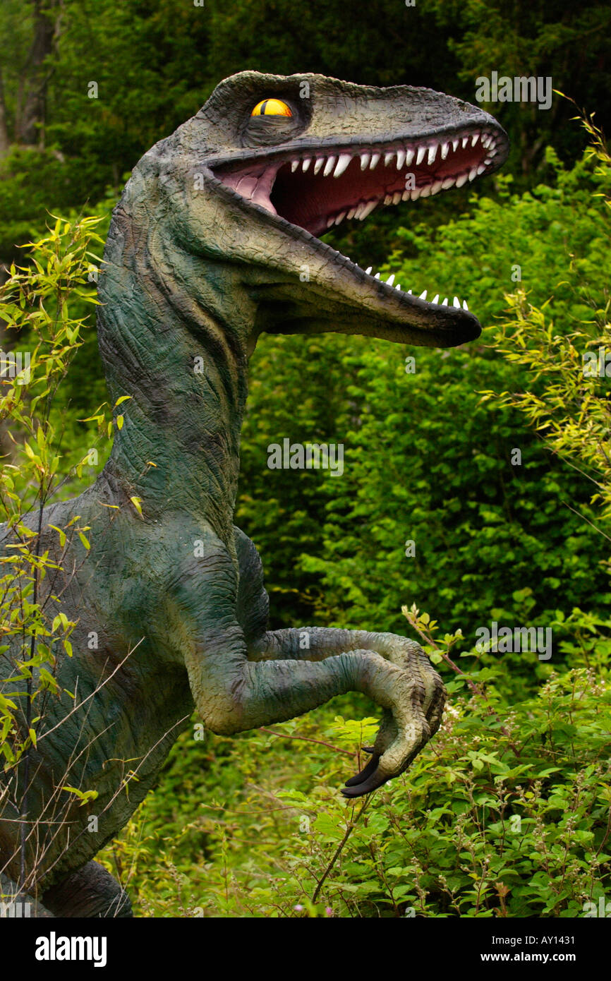 Weltweit größte Saurierpark bei Dan yr Ogof Showcaves im Brecon Beacons ...