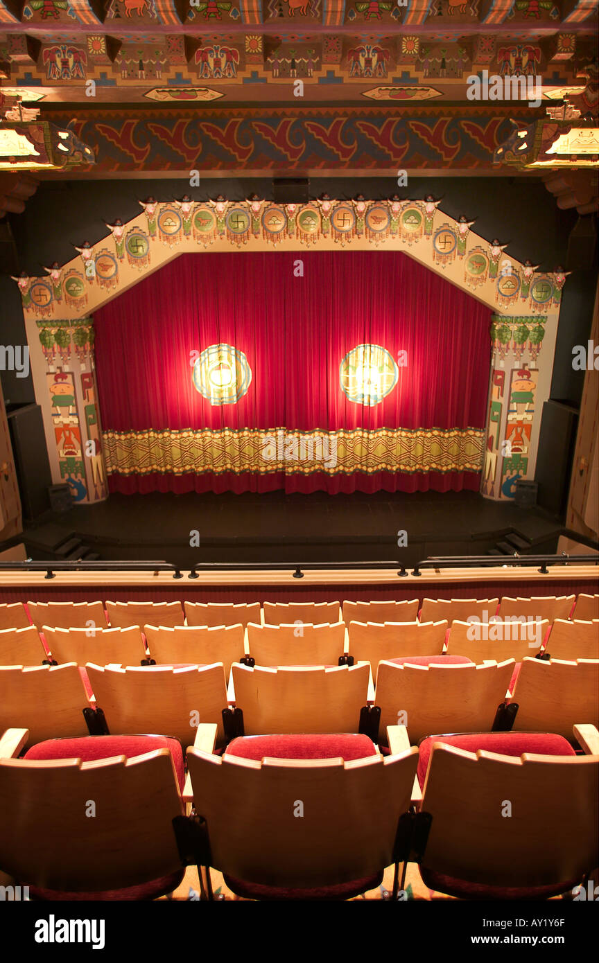 Bühne und Sitze im restaurierten KiMo Theater ca. 1927 Pueblo Deco ...