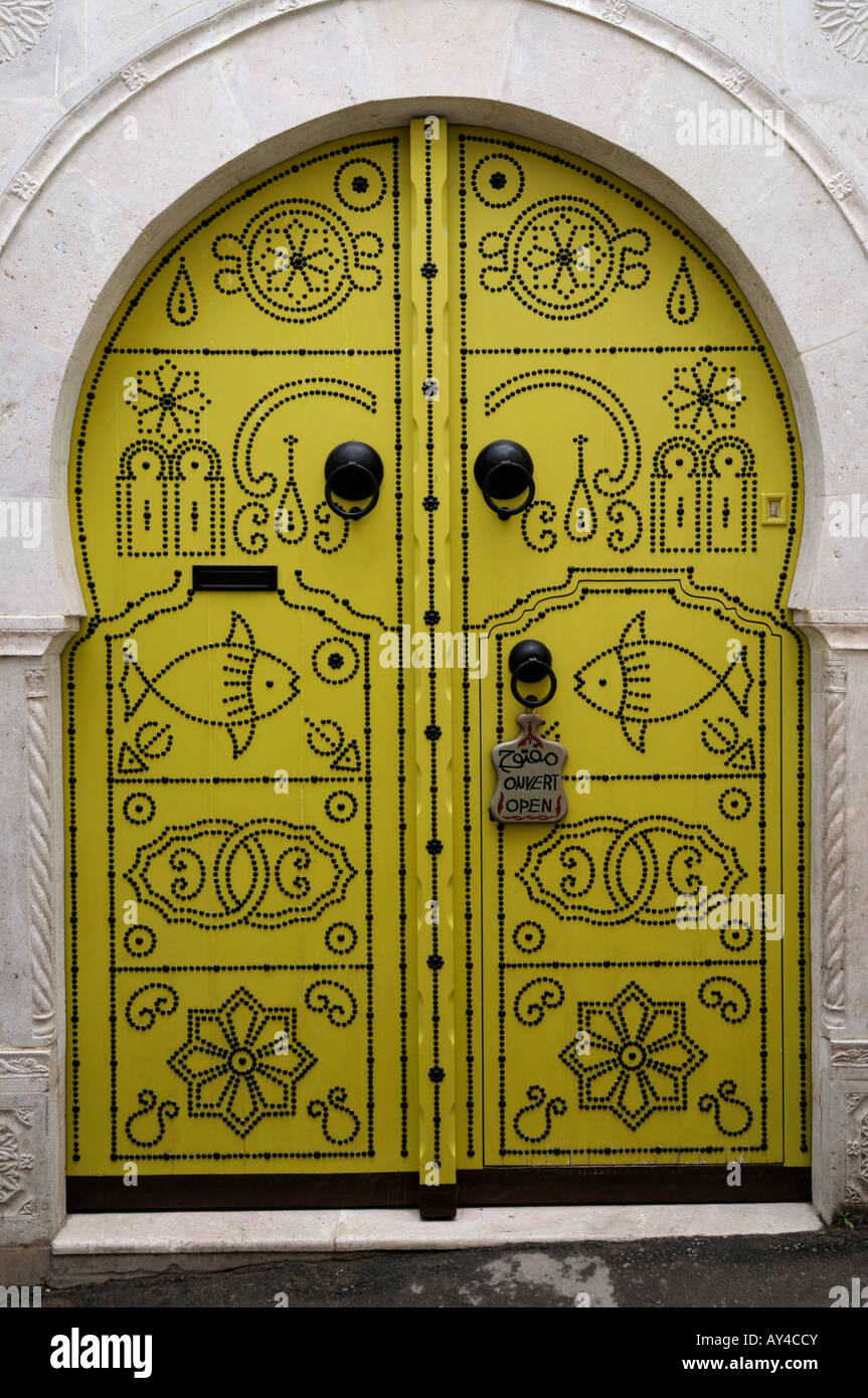 Traditionelle tunesische tür -Fotos und -Bildmaterial in hoher ...