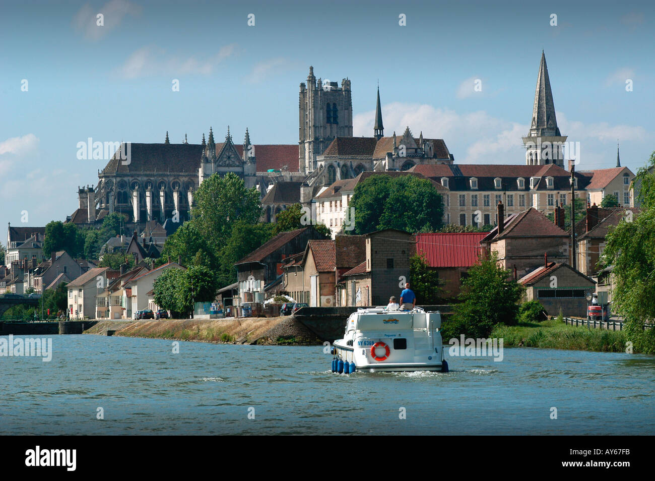 France burgundy auxerre cathedral st -Fotos und -Bildmaterial in hoher ...