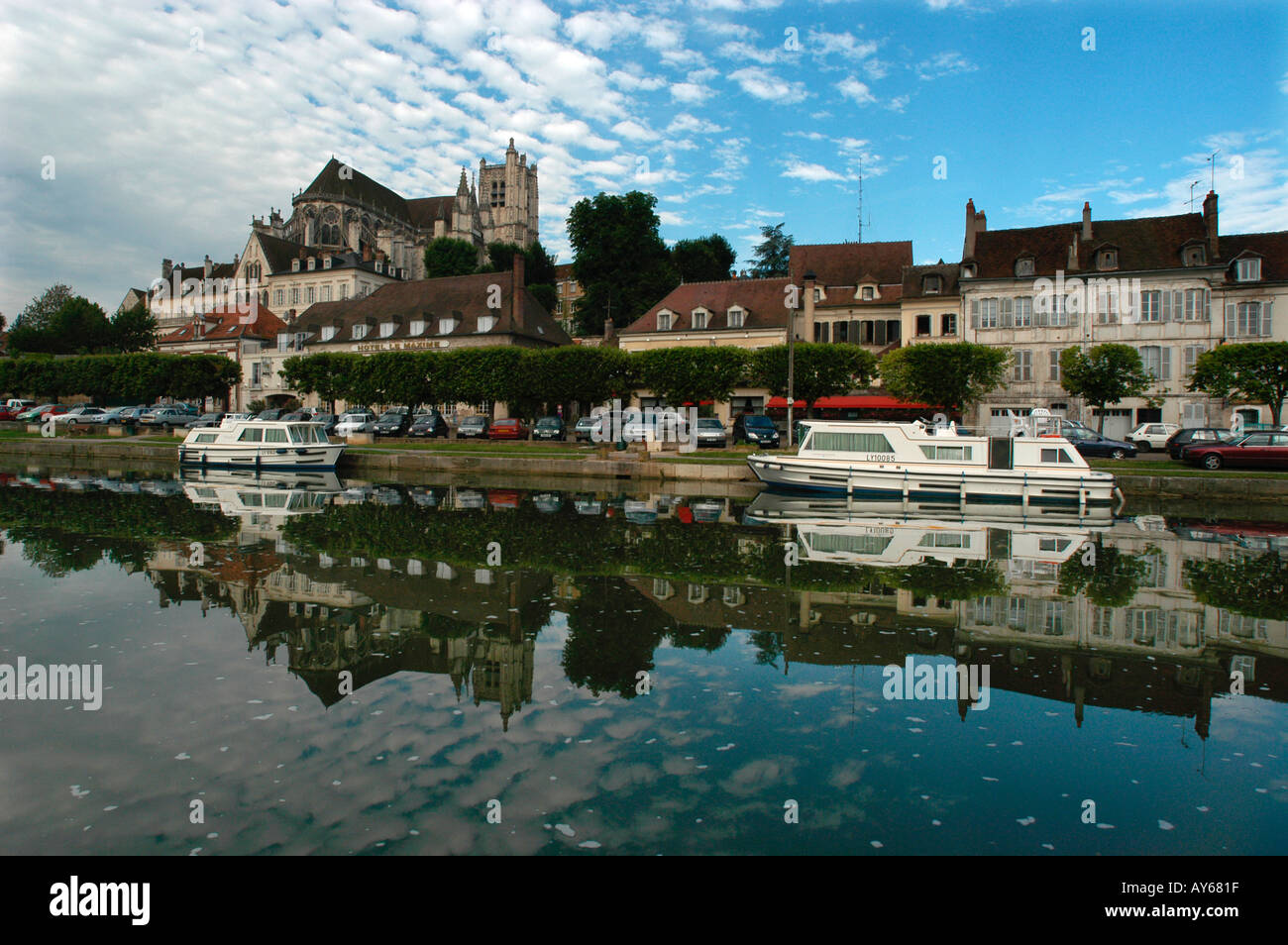 France Burgundy Auxerre Cathedral St Stockfotos & France Burgundy ...